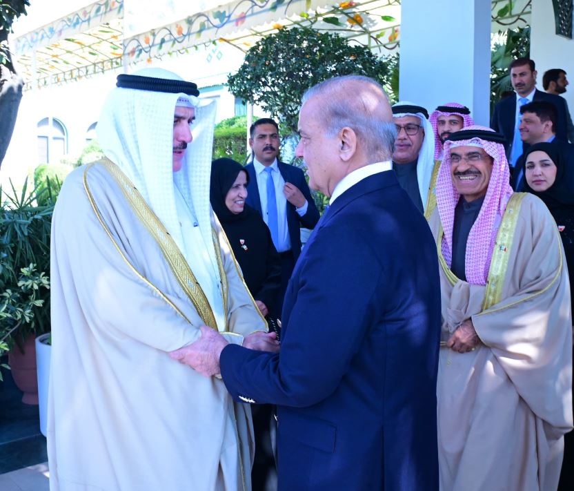 PM meets with Bahrain Ruler I وزیر اعظم کی بحرین کے فرمانروا سے ملاقات